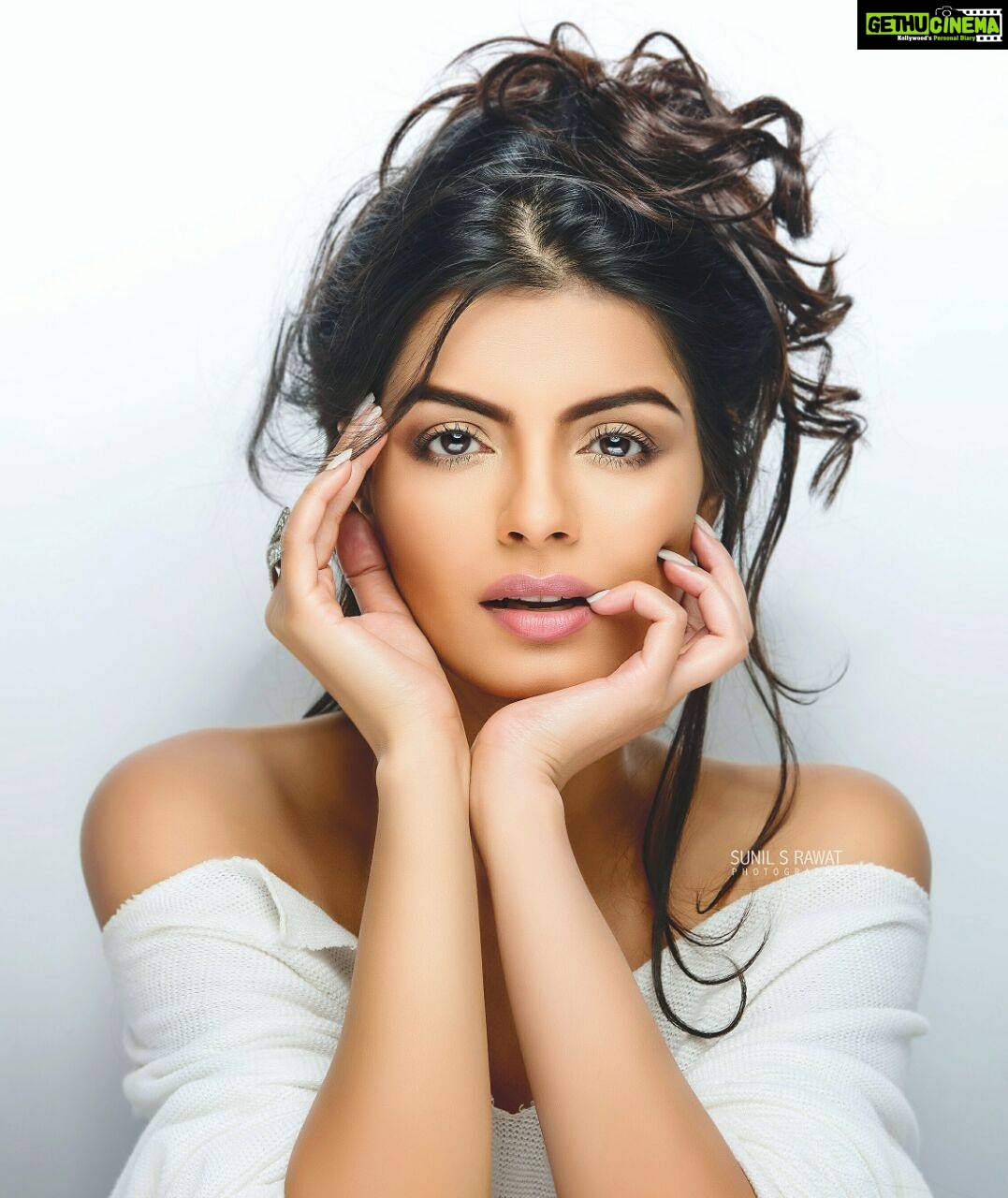 Sonali Raut Instagram – Enjoying Thursday with my lovely niece Ksha ...