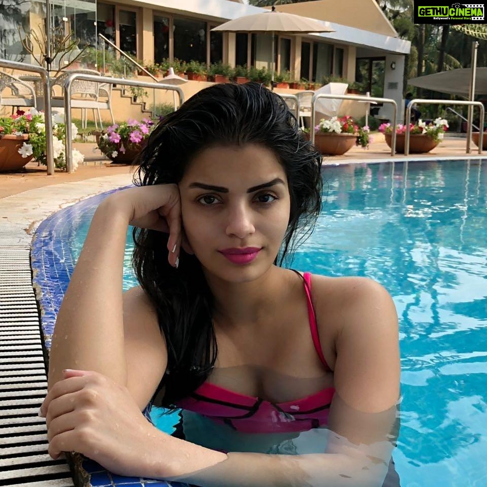 Sonali Raut Instagram – Life is simple just add water!!!😉😉😉 #pool #blue #water #fun | Gethu Cinema