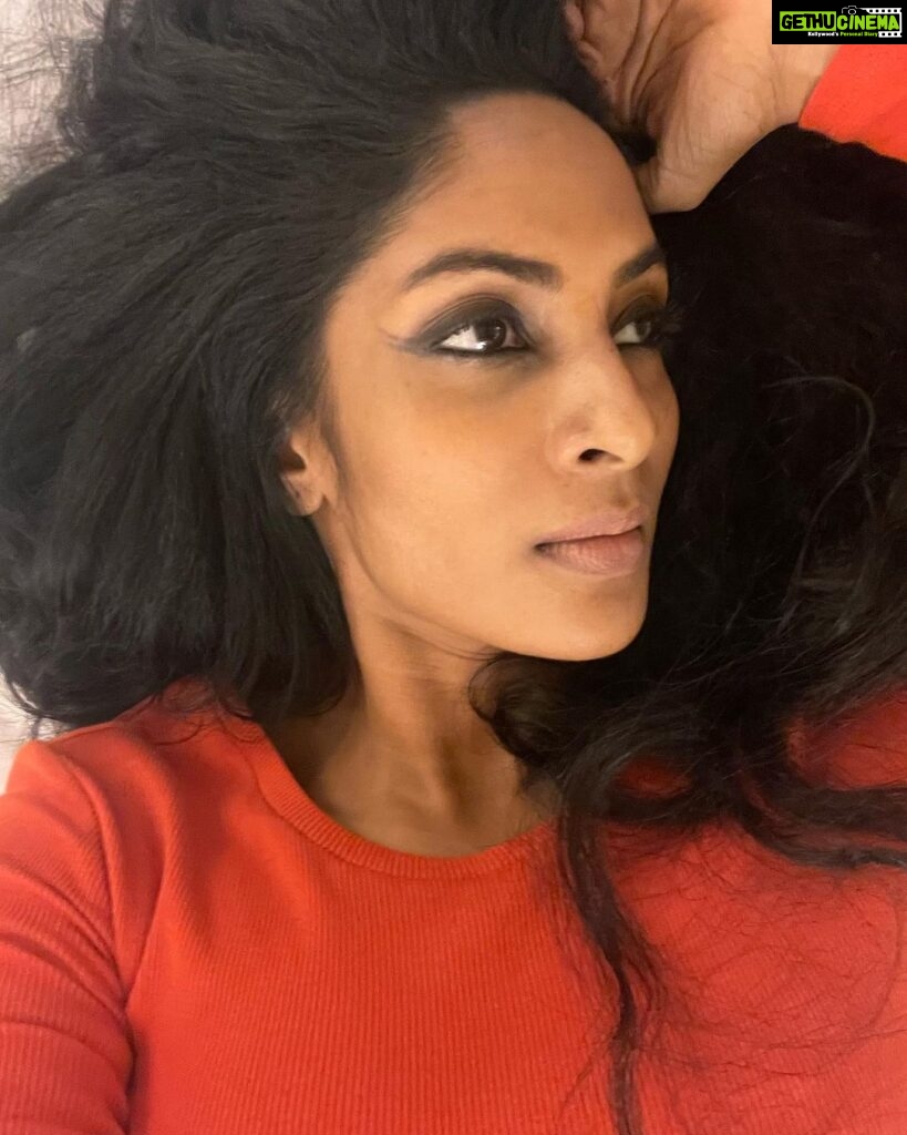 Actress Sriya Reddy HD Instagram Photos and Wallpapers November 2022 ...