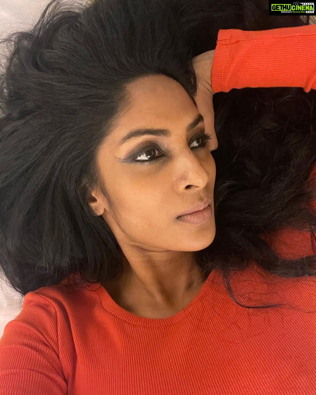 Sriya Reddy Instagram – 🎃 | Gethu Cinema