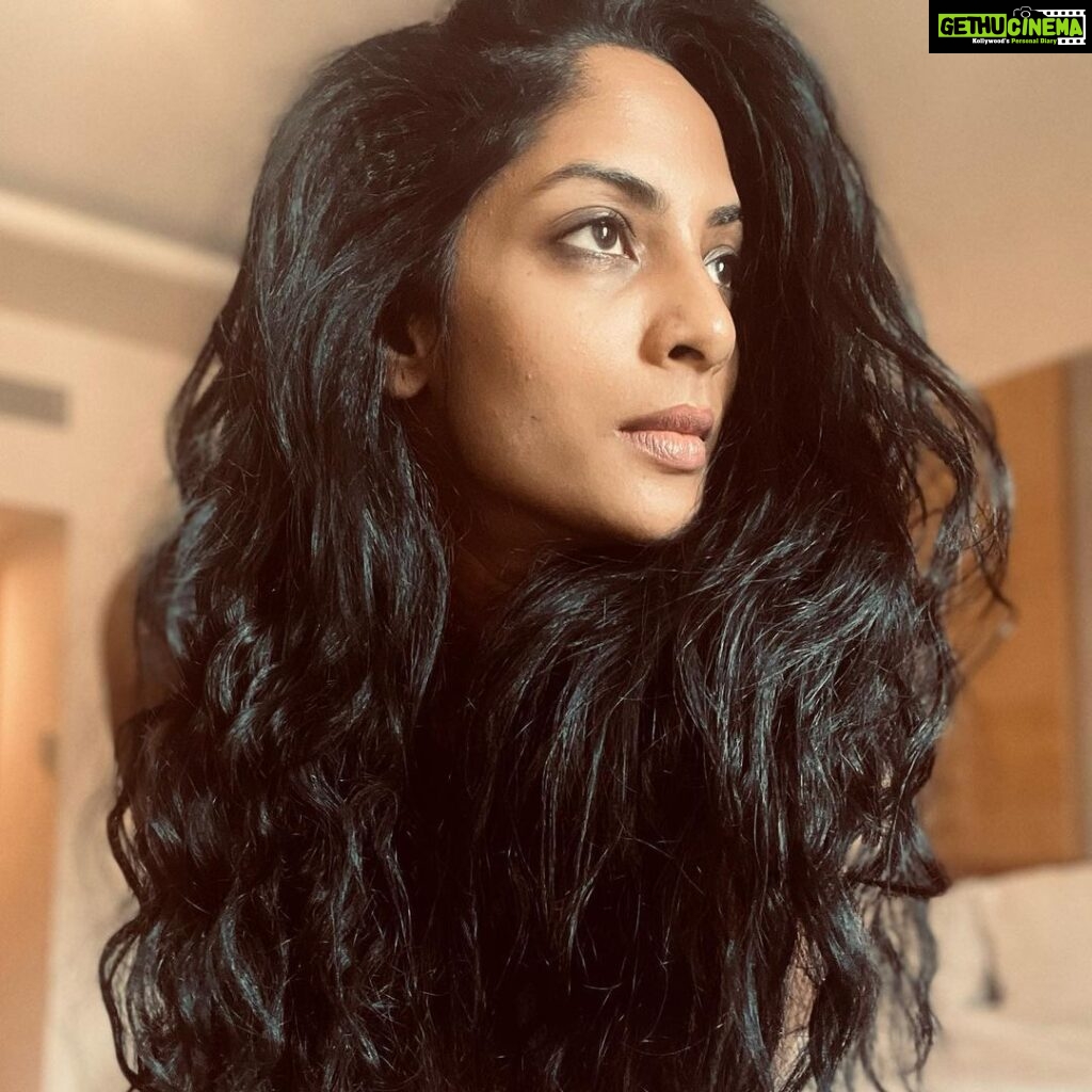 Actress Sriya Reddy HD Photos and Wallpapers November 2022 - Gethu Cinema