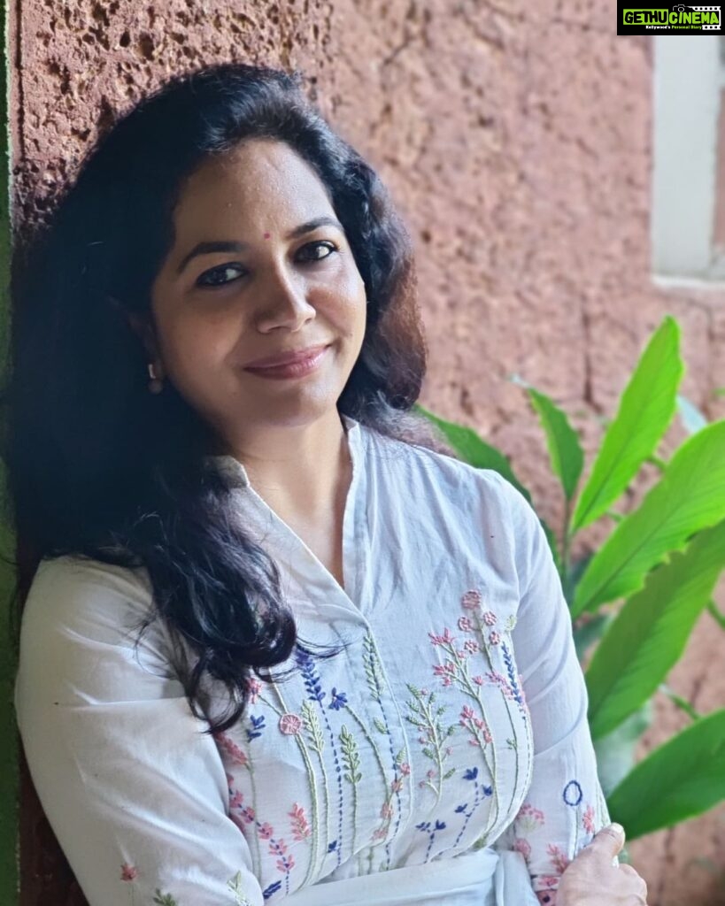 Singer Sunitha Upadrashta HD Instagram Photos and Wallpapers October ...