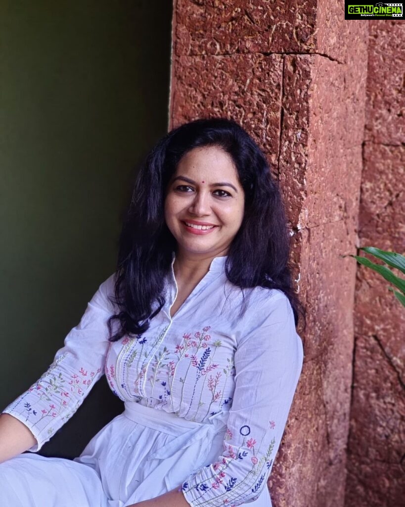 Singer Sunitha Upadrashta HD Instagram Photos and Wallpapers October ...