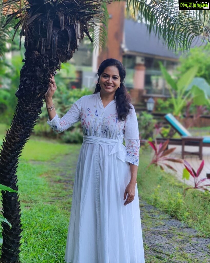 Singer Sunitha Upadrashta HD Instagram Photos and Wallpapers October ...