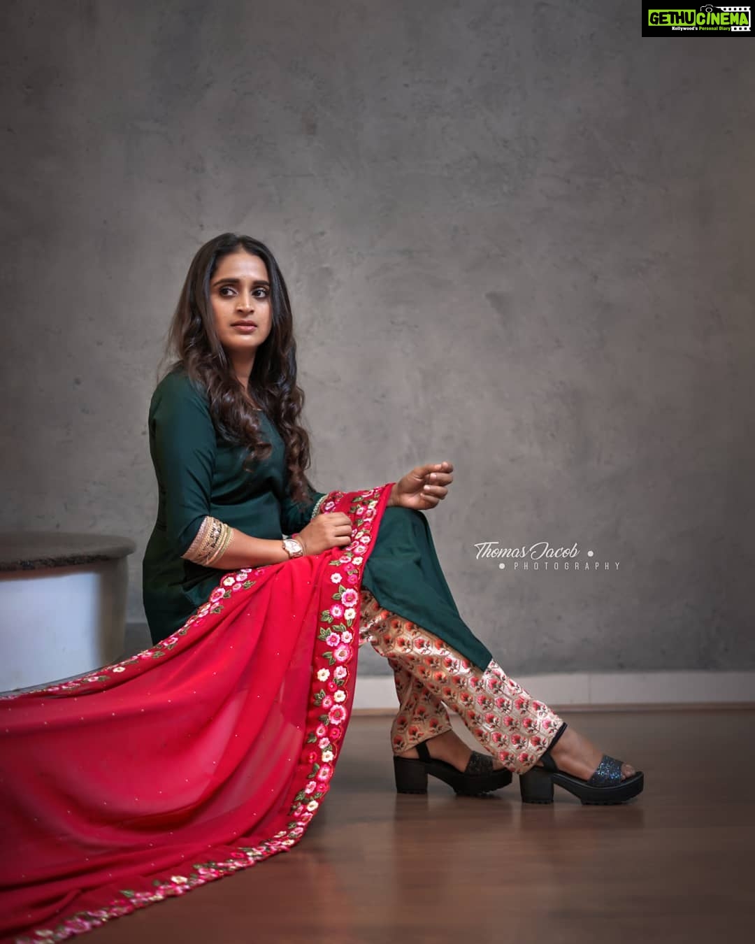 Surabhi Lakshmi Instagram - Good evening fam👋 Makeup: @jo_makeup_artist ...