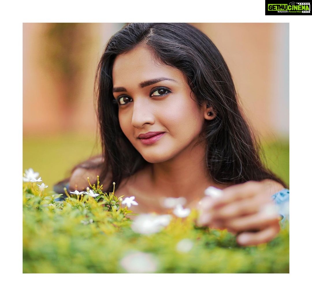 Surabhi Santosh Instagram – Picture reminds me of the song malargale ...