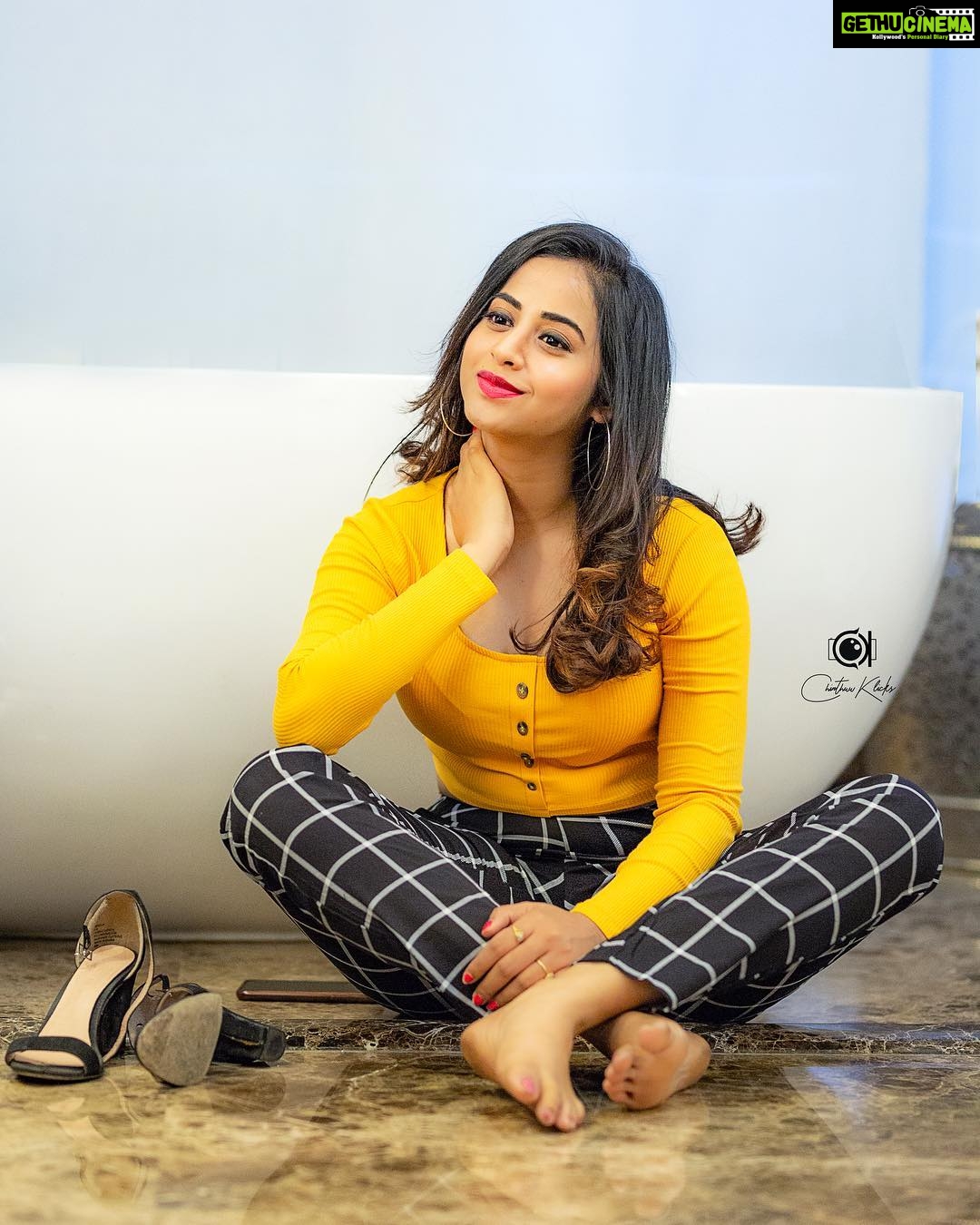 Actress Swathi Deekshith HD Instagram Photos and Wallpapers September ...