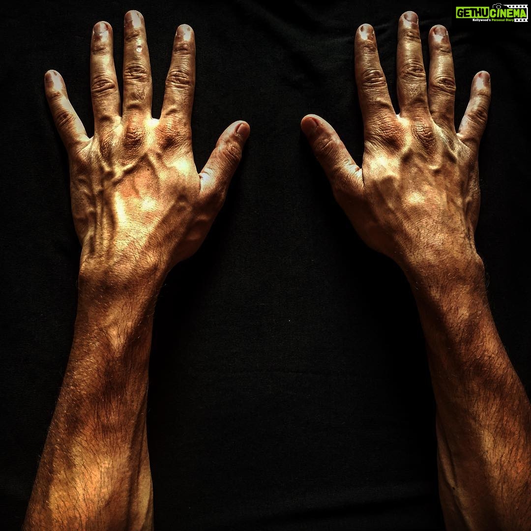 Vikrant Massey Instagram – #hands #weird #ugly #afterthought # ...
