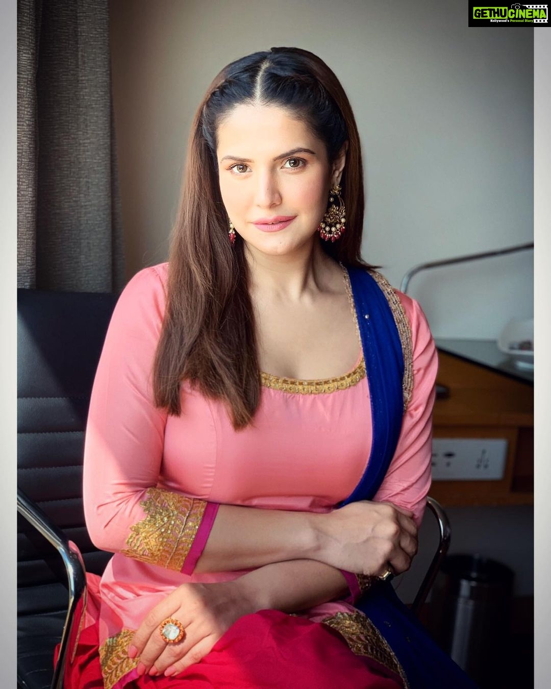 Zareen Khan Instagram – 🌸 Make up – @nikki_rajani Hair – @ashwini_hairstylist Stylist – @bikanta ...