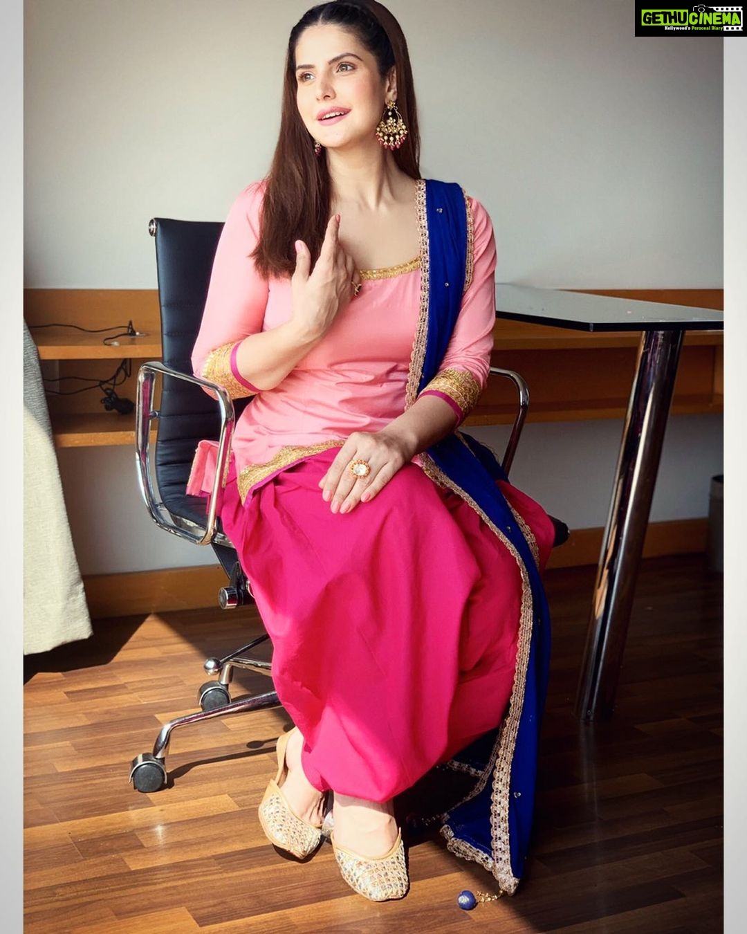 Zareen Khan Instagram – 🌸 Make up – @nikki_rajani Hair – @ashwini_hairstylist Stylist – @bikanta ...