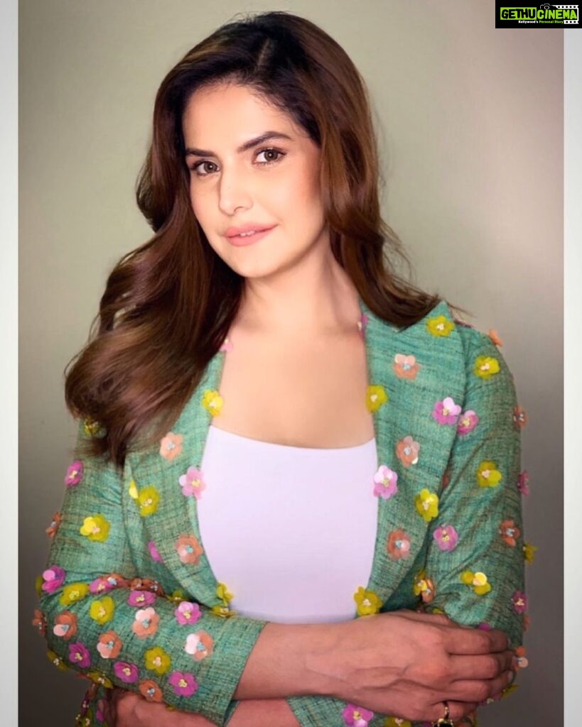 Zareen Khan Instagram – 🍀 MakeUp – @makeupbyreshmerchant Hair ...