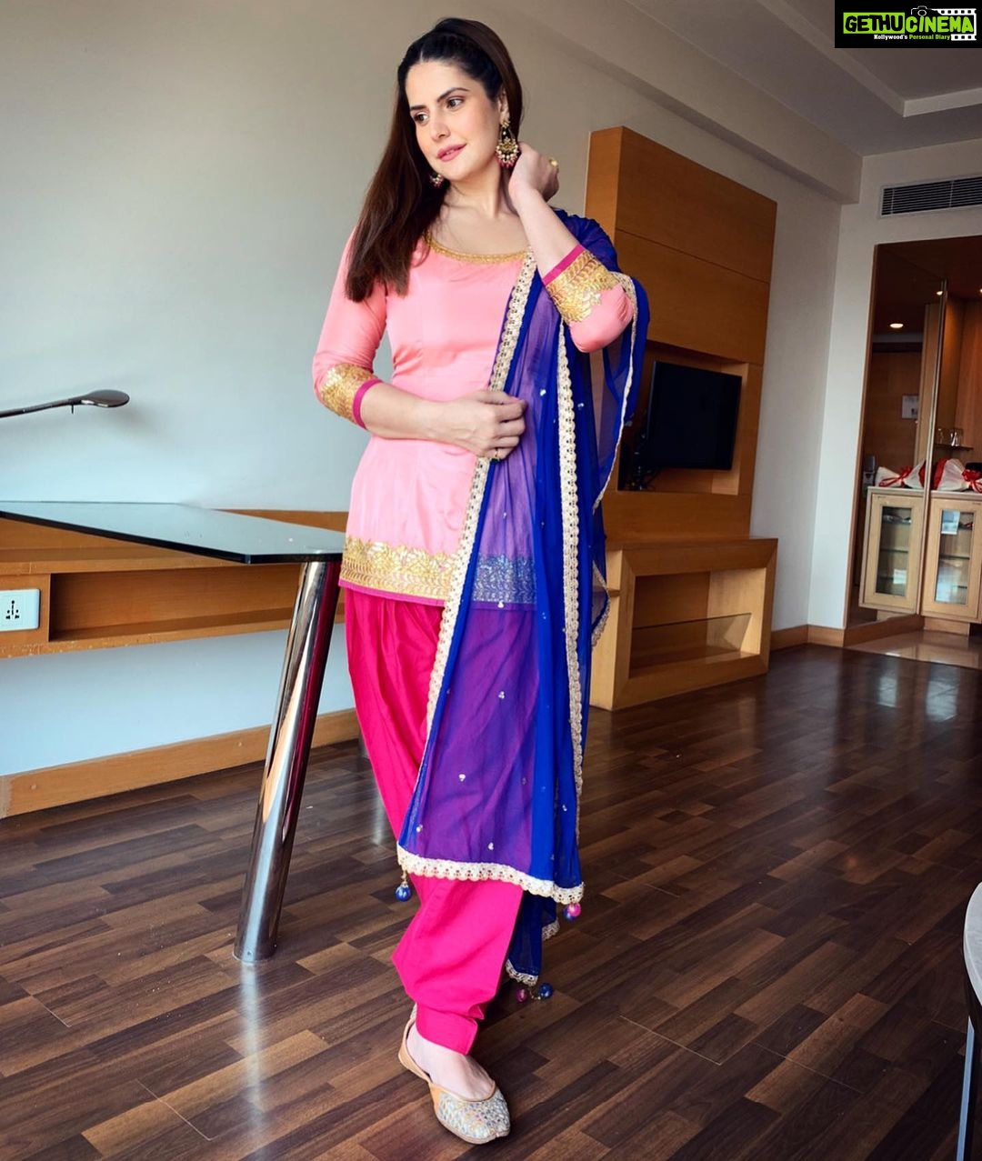 Zareen Khan Instagram – 🌸 Make up – @nikki_rajani Hair – @ashwini_hairstylist Stylist – @bikanta ...