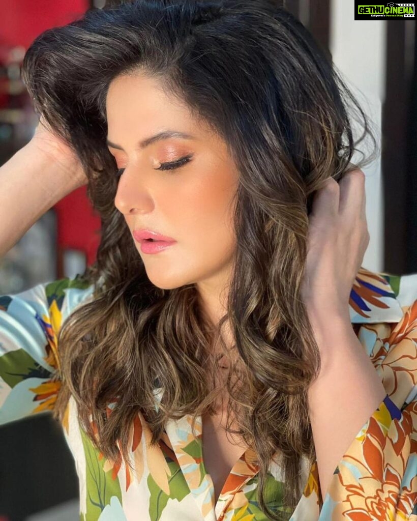Actress Zareen Khan HD Instagram Photos and Wallpapers September 2022 ...