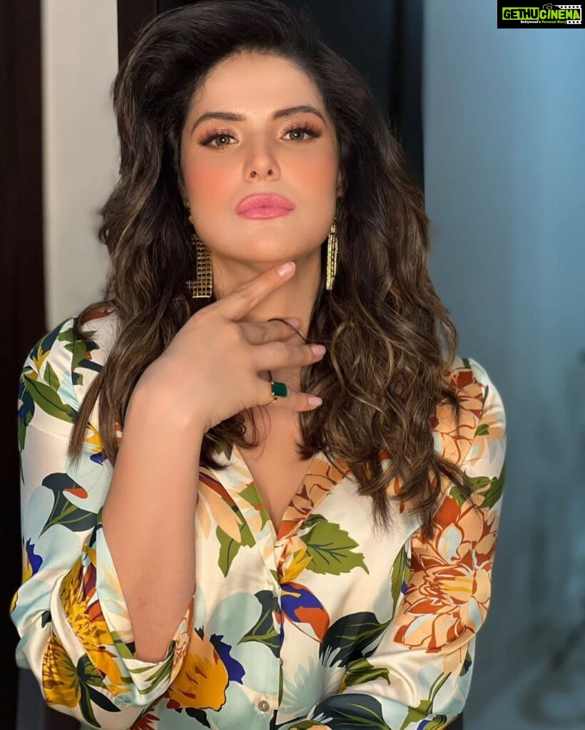 Actress Zareen Khan HD Instagram Photos and Wallpapers September 2022 ...
