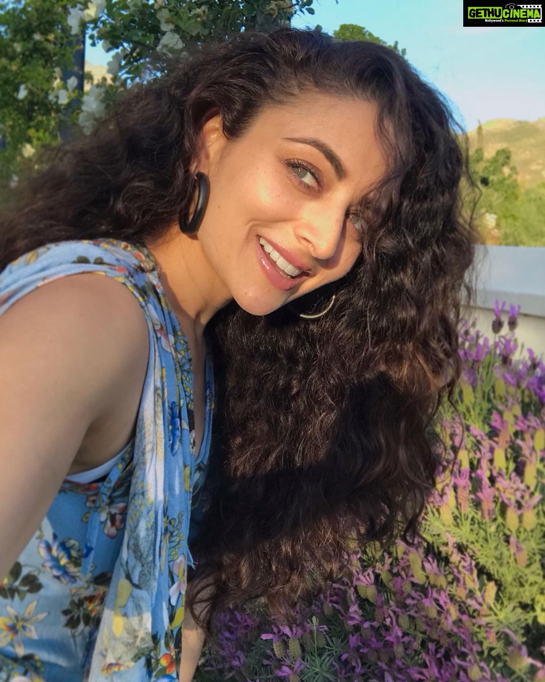 Zoya Afroz Instagram – With freedom, books, flowers and the moon who ...