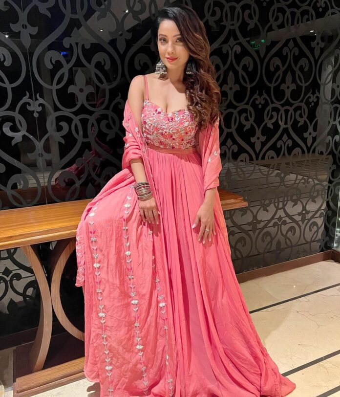 Actress Adaa Khan Latest Instagram Pictures | Gethu Cinema