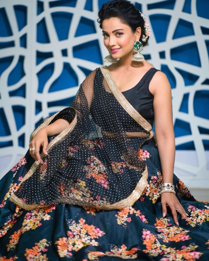 Actress Adaa Khan Latest Instagram Pictures | Gethu Cinema