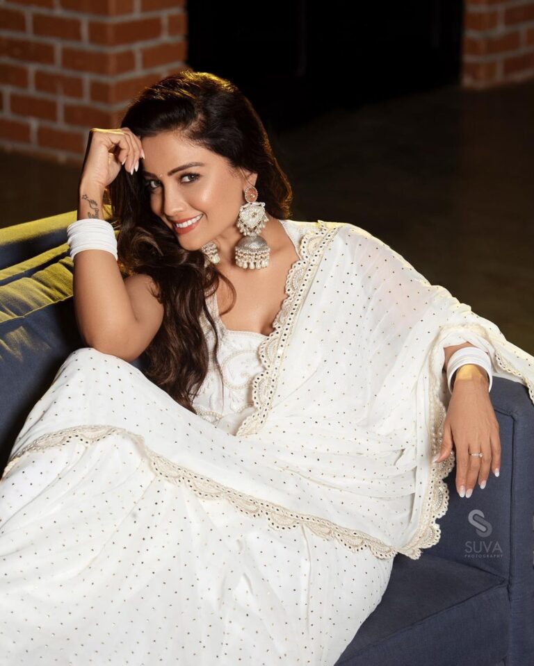 Actress Adaa Khan Latest Instagram Pictures | Gethu Cinema