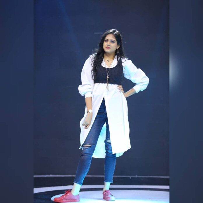 Singer Harika Narayan HD Instagram Photos and Wallpapers June 2021 ...