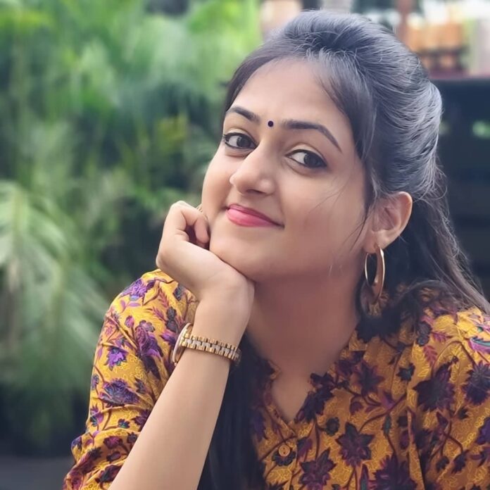 Singer Harika Narayan HD Instagram Photos and Wallpapers June 2021 ...