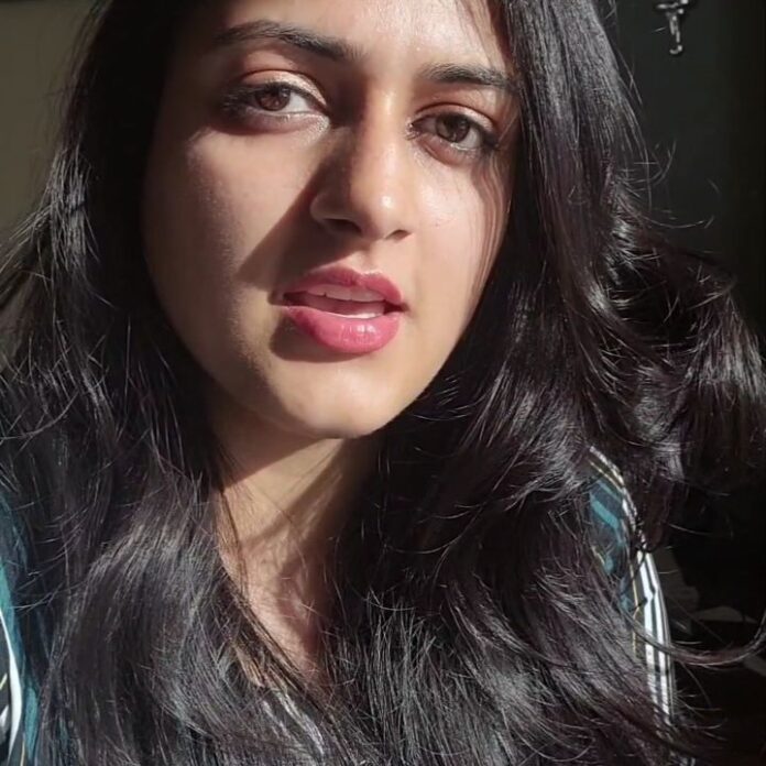 Singer Harika Narayan HD Instagram Photos and Wallpapers June 2021 ...