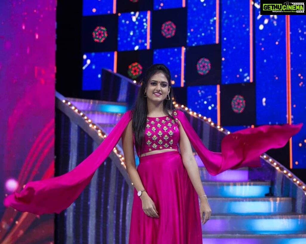 Singer Harika Narayan HD Photos and Wallpapers January 2021 - Gethu Cinema