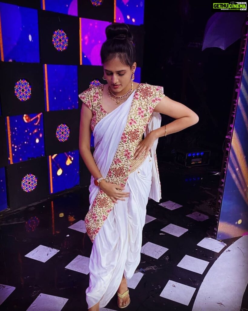 Singer Harika Narayan HD Instagram Photos and Wallpapers June 2021 ...