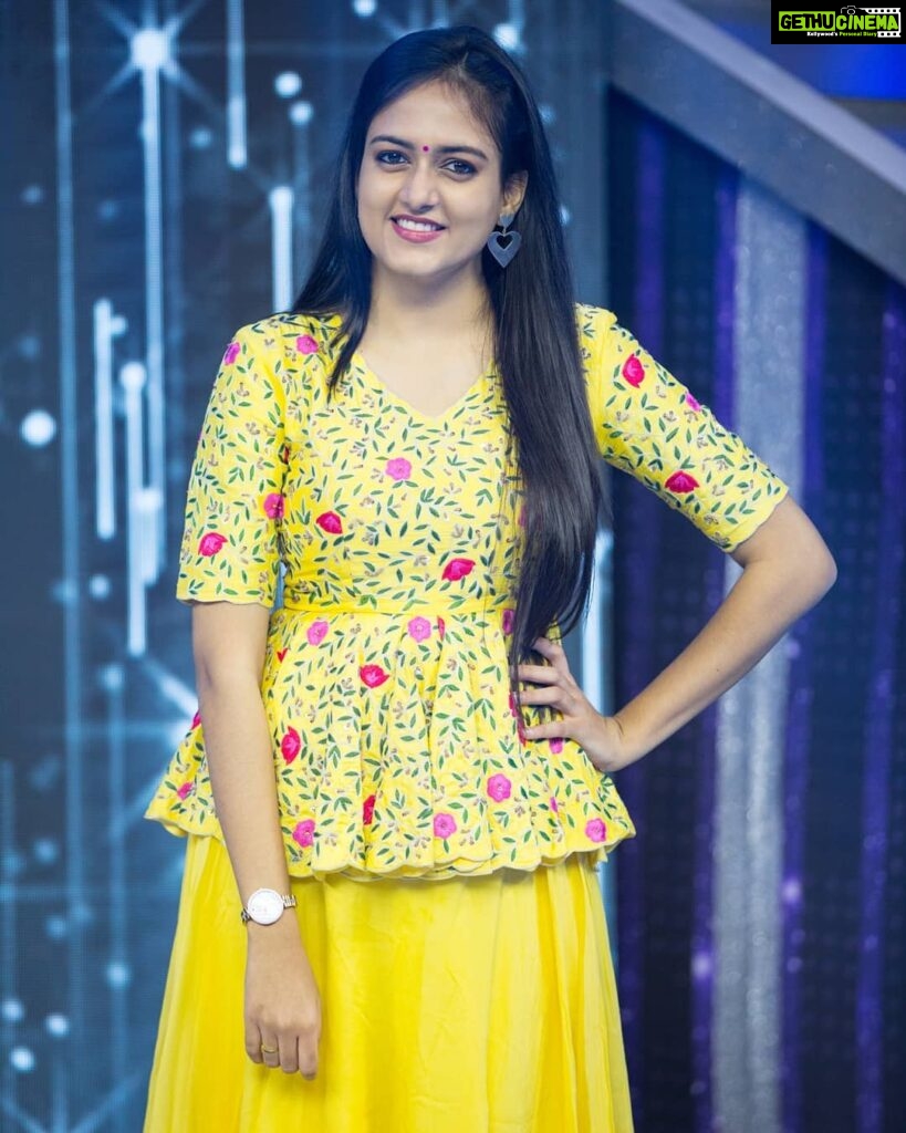 Singer Harika Narayan HD Photos and Wallpapers January 2021 - Gethu Cinema