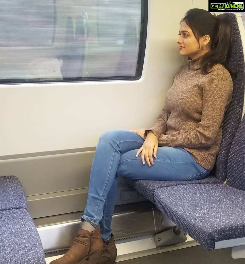 Singer Harika Narayan HD Instagram Photos and Wallpapers June 2021 ...