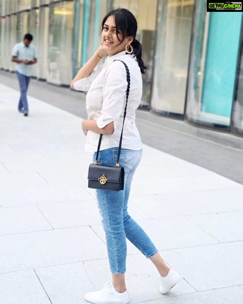 Singer Harika Narayan HD Photos and Wallpapers August 2022 | Gethu Cinema