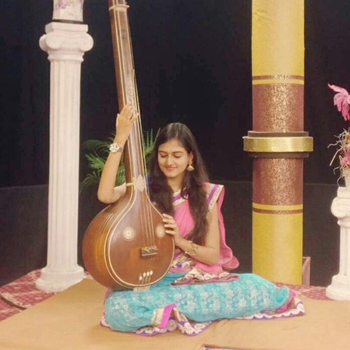 Singer Harika Narayan HD Instagram Photos and Wallpapers June 2017 ...