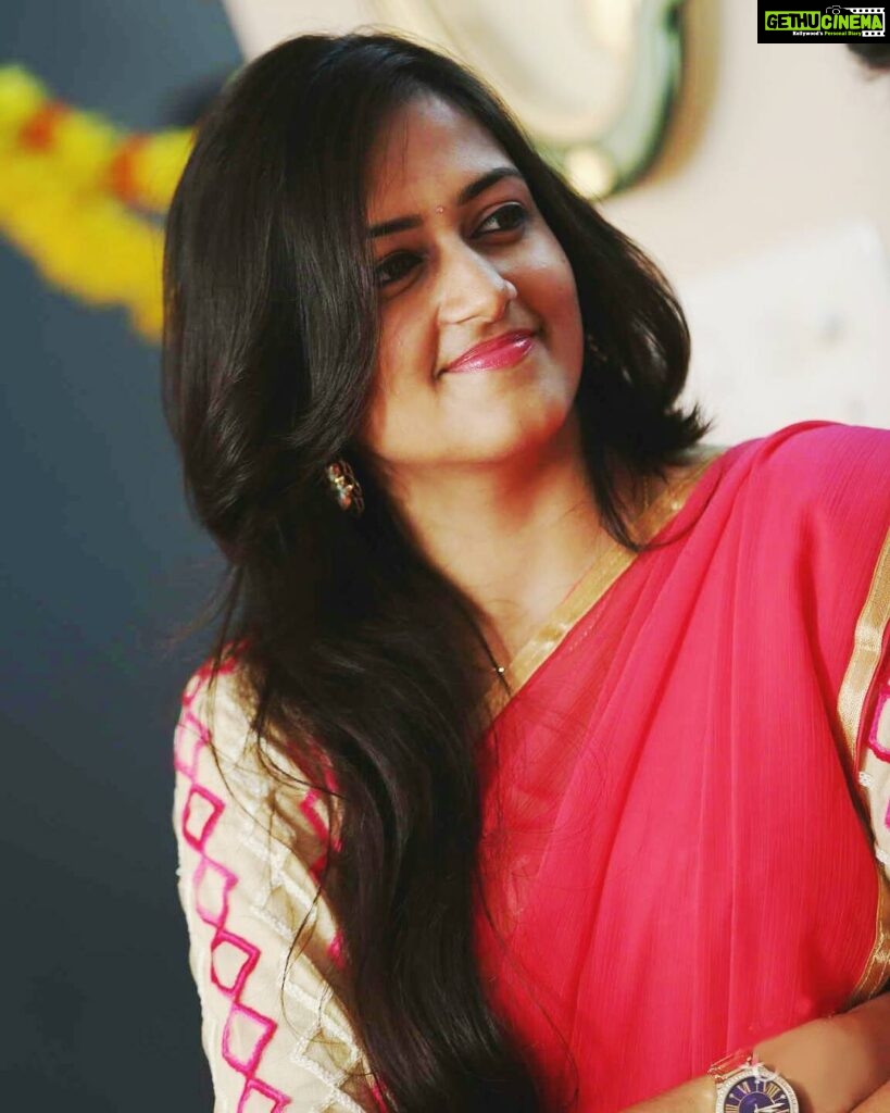 Singer Harika Narayan HD Instagram Photos and Wallpapers June 2017 ...