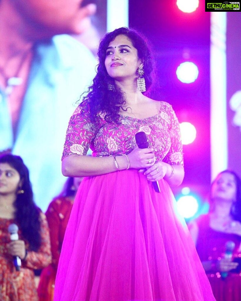 Singer Manisha Eerabathini HD Instagram Photos and Wallpapers March ...