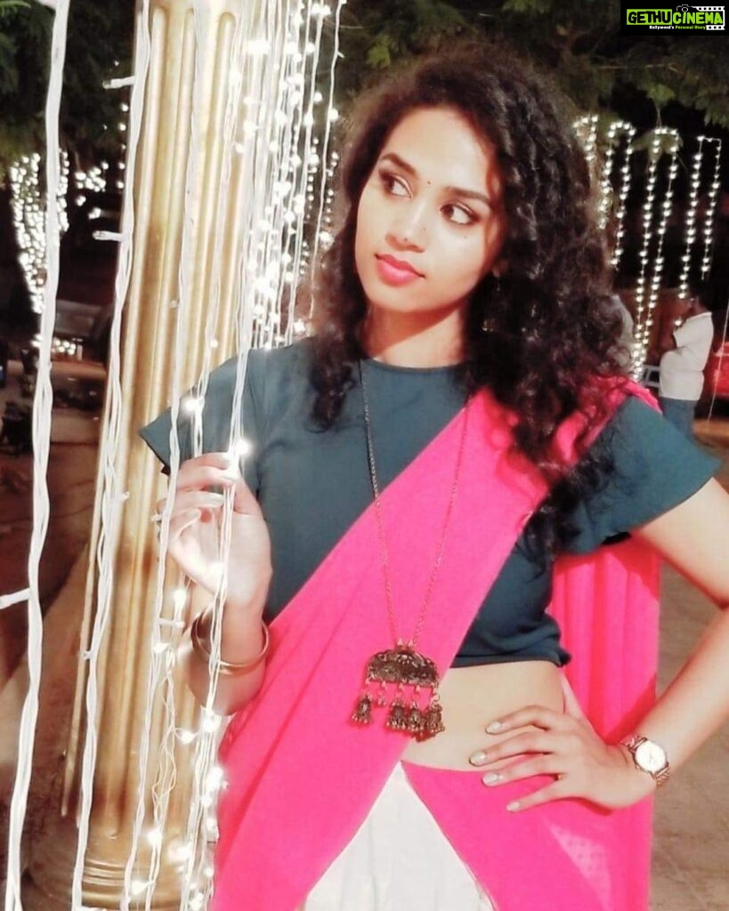 Singer Manisha Eerabathini HD Instagram Photos and Wallpapers August ...