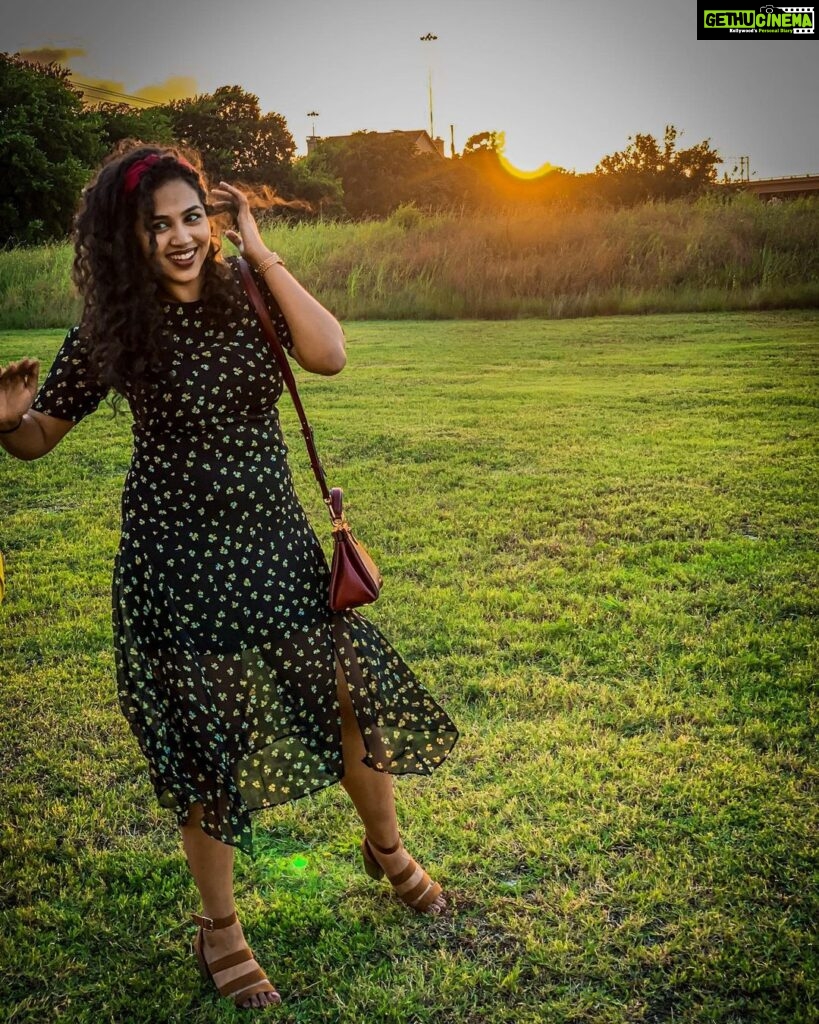 Singer Manisha Eerabathini HD Instagram Photos and Wallpapers August ...