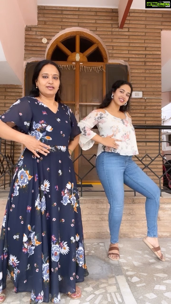 Singer Manisha Eerabathini HD Instagram Photos and Wallpapers August ...