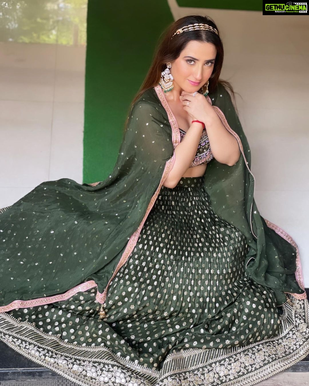 Actress Aalisha Panwar HD Photos and Wallpapers September 2022 - Gethu ...