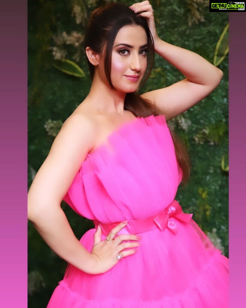 Actress Aalisha Panwar HD Instagram Photos and Wallpapers September ...