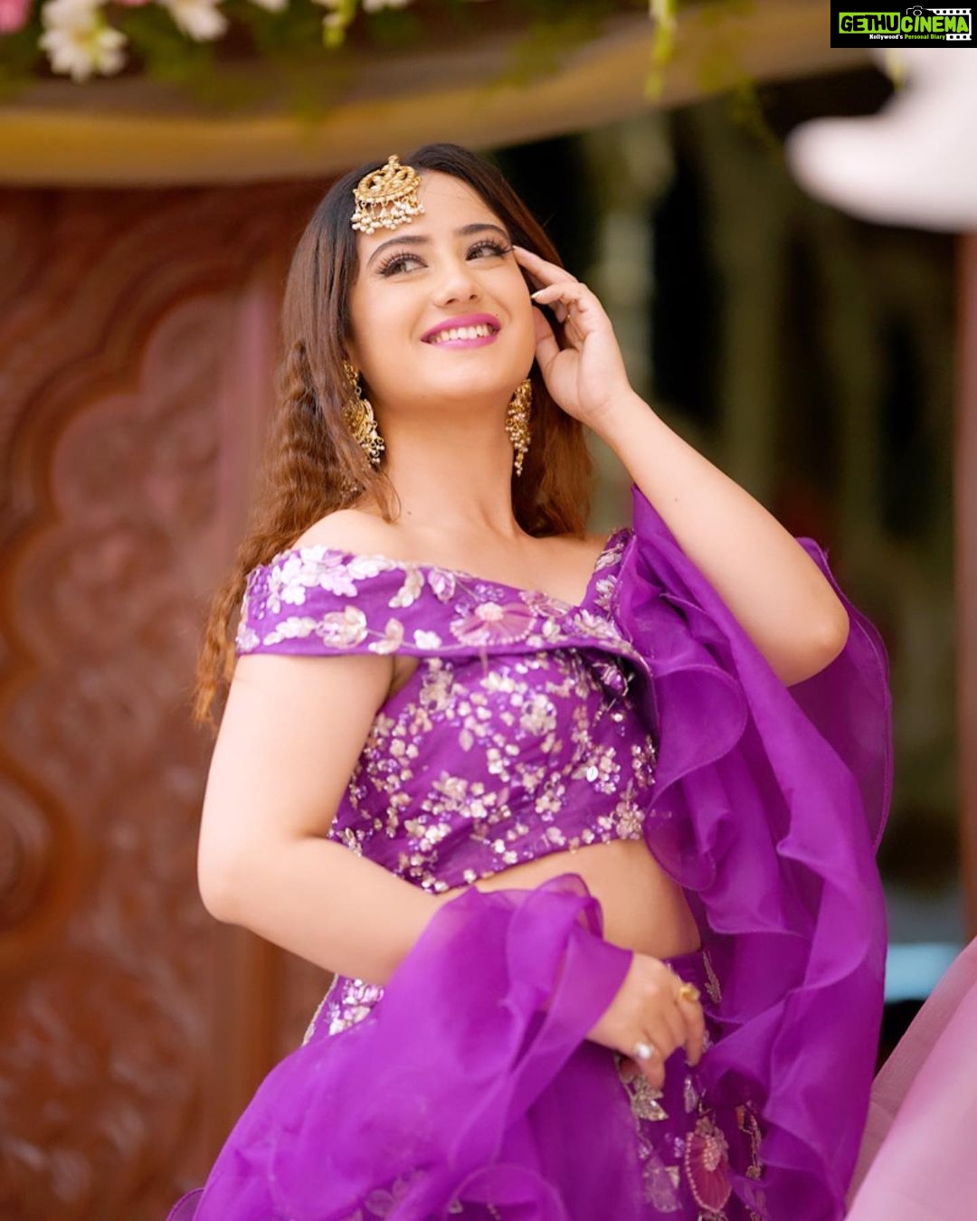 Actress Aalisha Panwar HD Instagram Photos and Wallpapers April 2022 ...