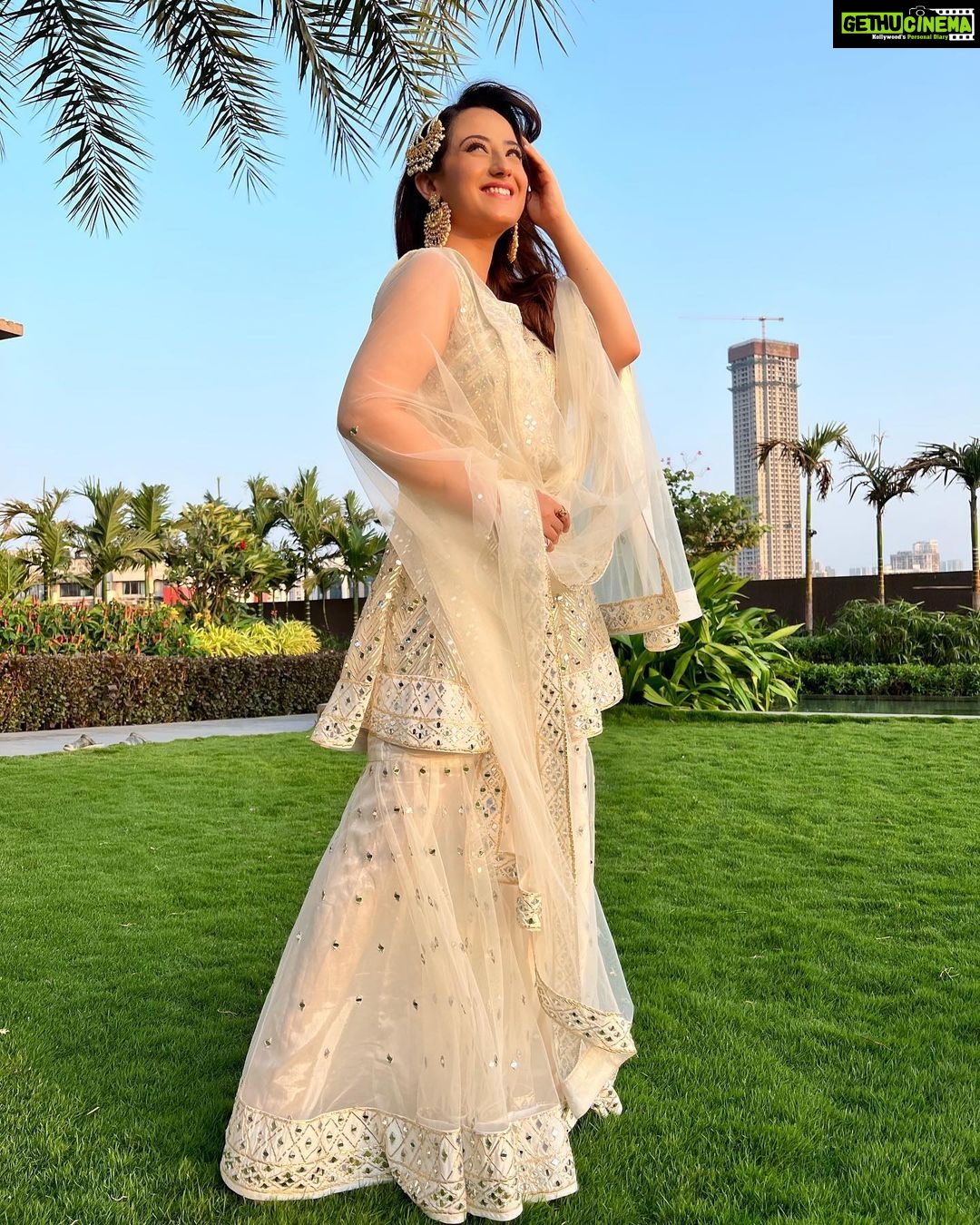 Actress Aalisha Panwar HD Instagram Photos and Wallpapers April 2022 ...