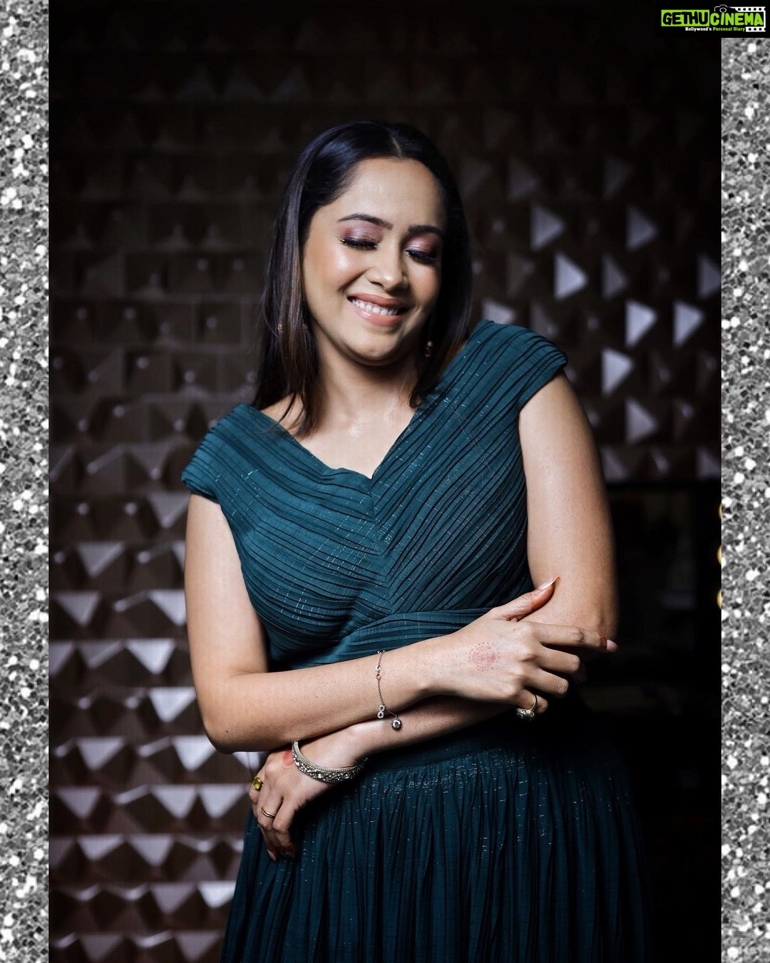 Aasiya Kazi Instagram – 🌻 MUA :- @makeoversbyneeta Photographer ...