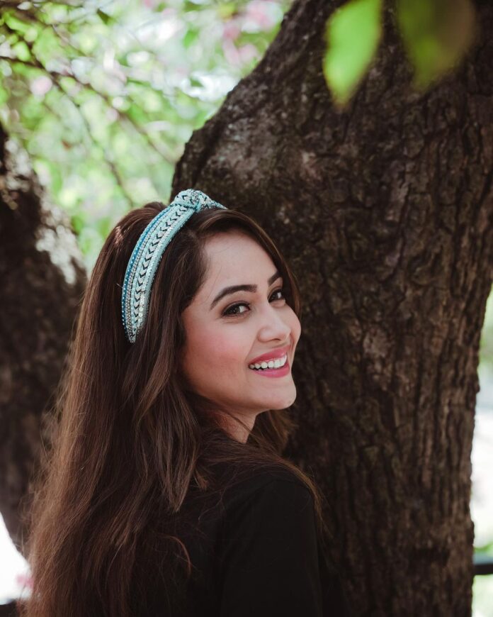 Actress Aasiya Kazi HD Photos and Wallpapers May 2021 | Gethu Cinema