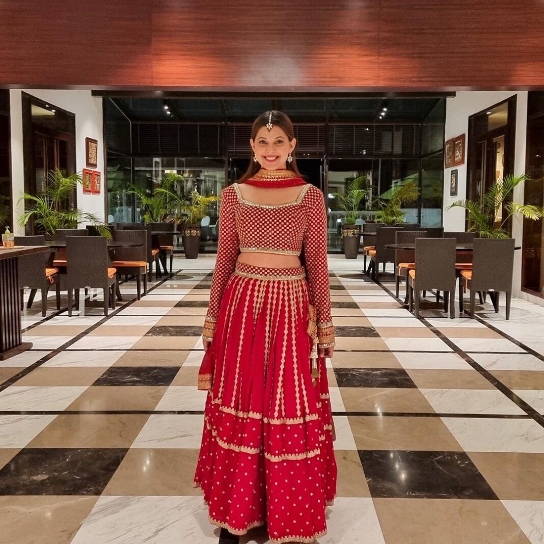 Actress Alice Kaushik HD Photos and Wallpapers December 2021 - Gethu Cinema