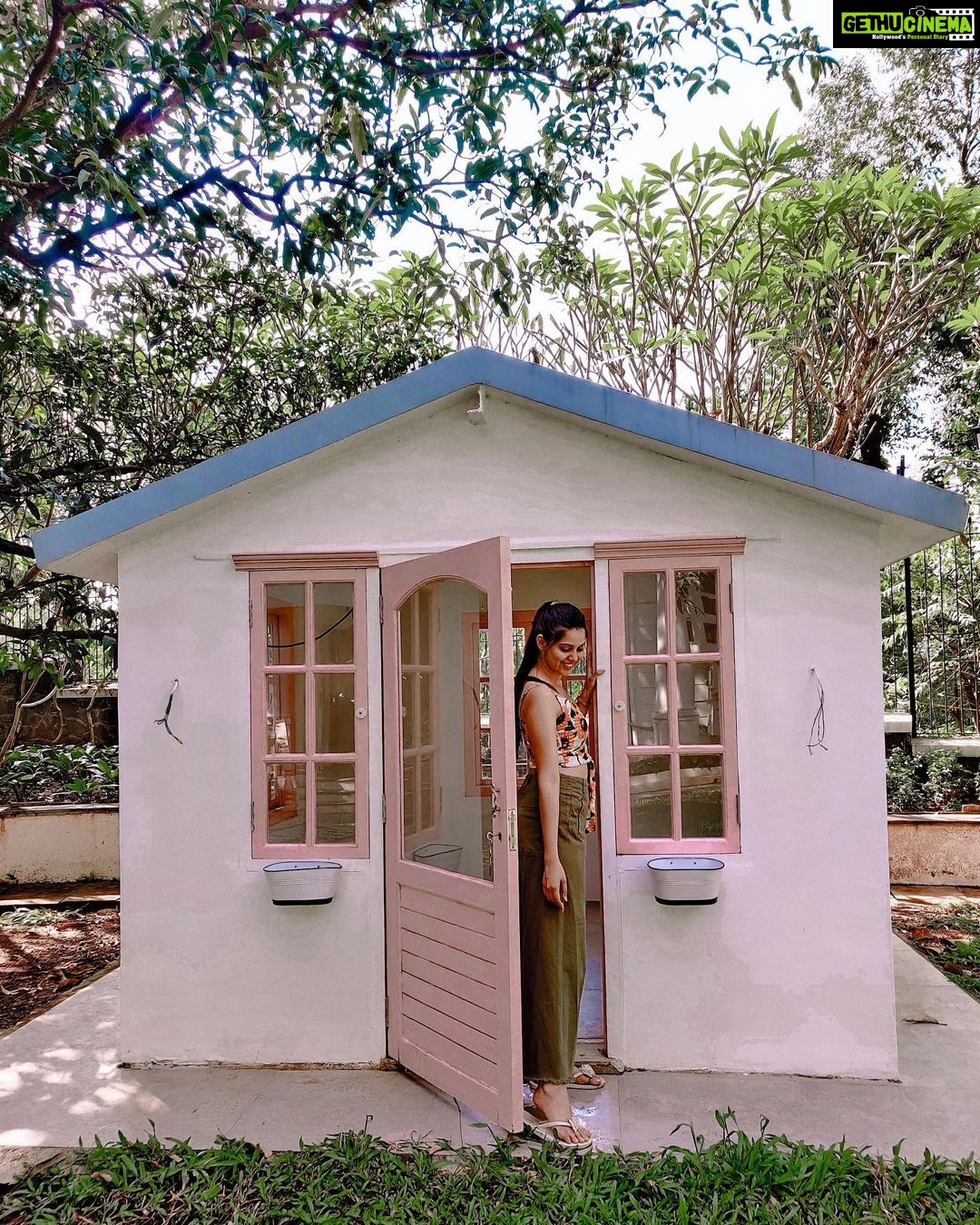 Actress Alice Kaushik HD Photos and Wallpapers December 2021 - Gethu Cinema