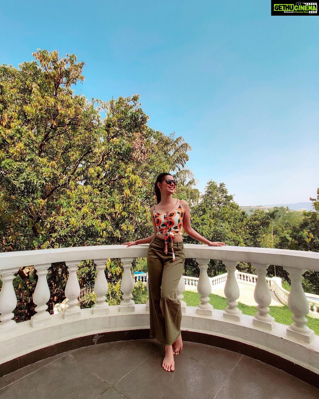 Actress Alice Kaushik HD Photos and Wallpapers December 2021 - Gethu Cinema