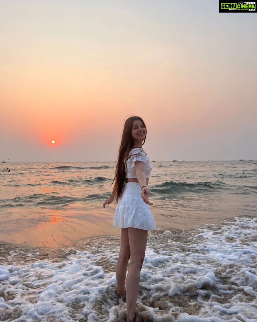 Actress Alice Kaushik HD Instagram Photos and Wallpapers April 2023 ...