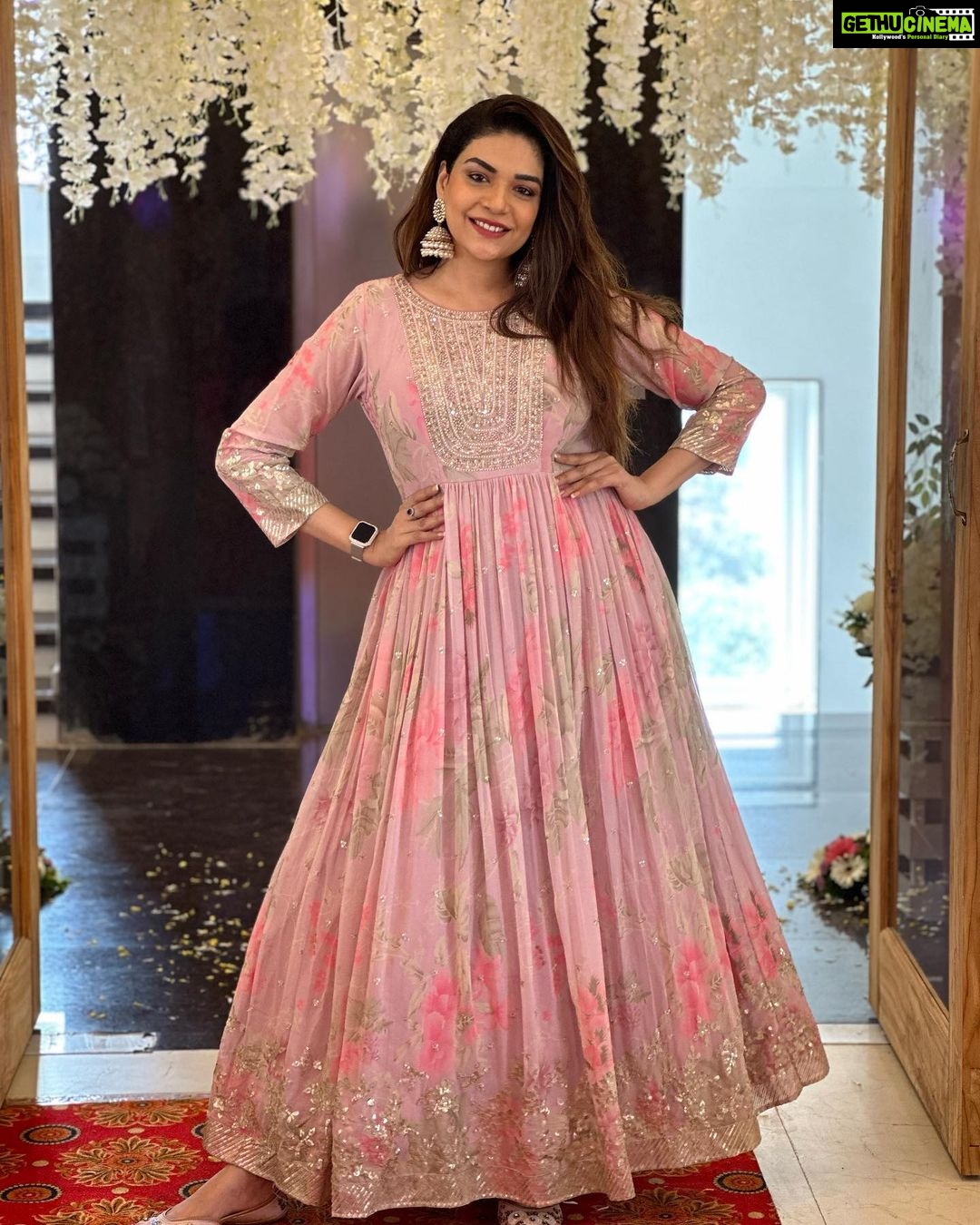 Actress Anjum Fakih HD Photos and Wallpapers December 2022 - Gethu Cinema