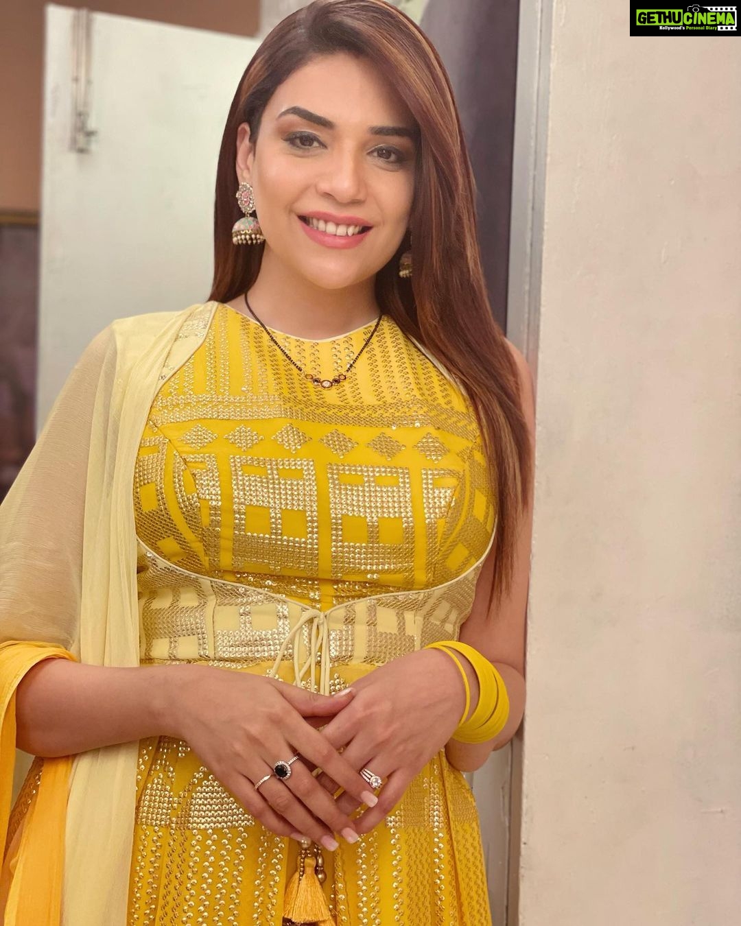 Actress Anjum Fakih HD Instagram Photos and Wallpapers July 2022 | Gethu Cinema