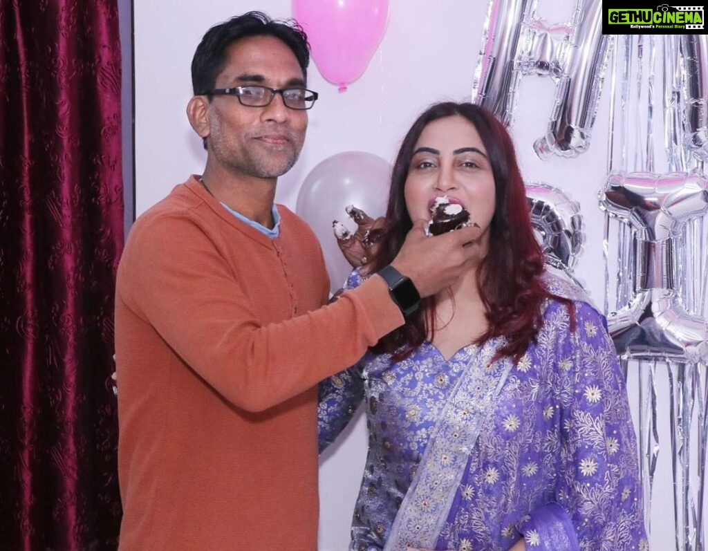 Actress Arshi Khan HD Photos and Wallpapers December 2022 - Gethu Cinema