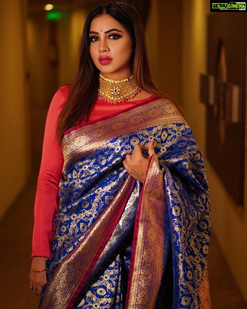 Actress Arshi Khan HD Instagram Photos and Wallpapers November 2022 | Gethu Cinema